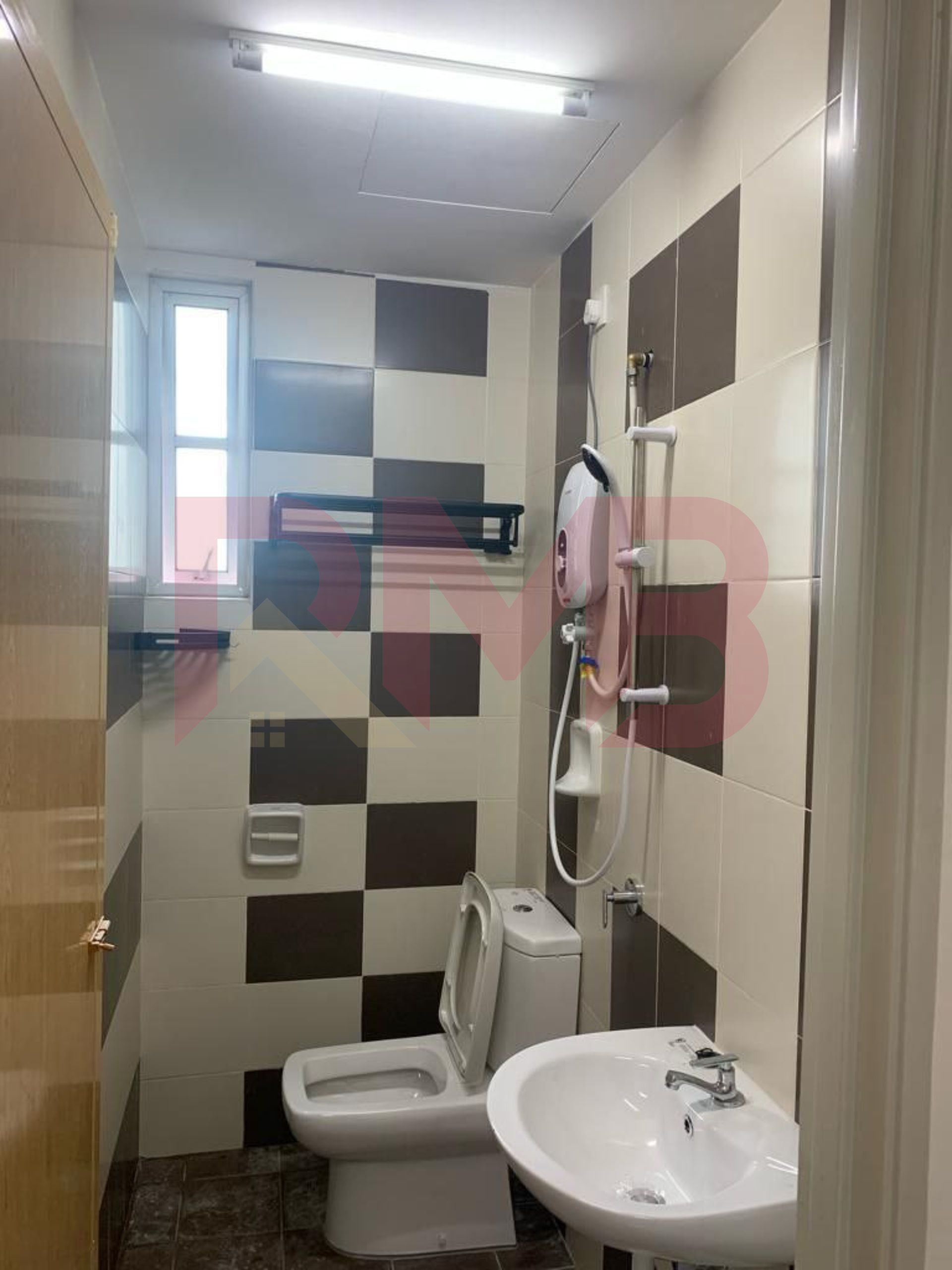 Royale Infinity Single Room – RMB SDN BHD